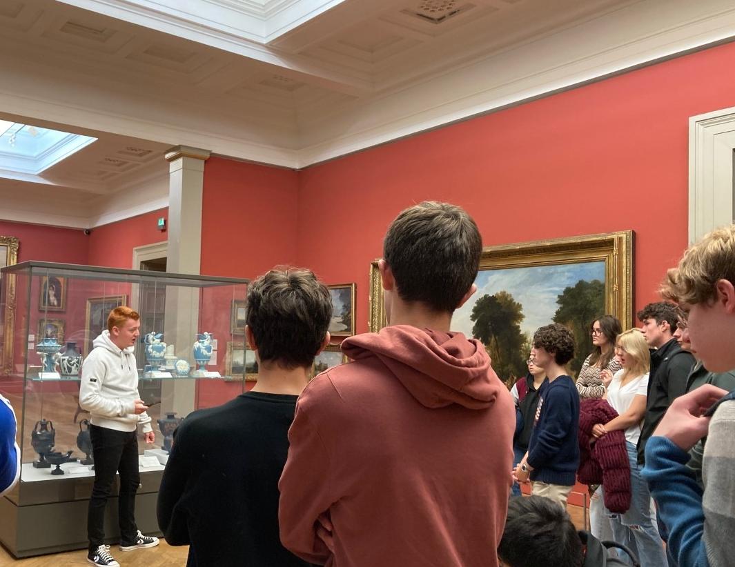 Classics students visit mythological artwork - Merchant Taylors' School